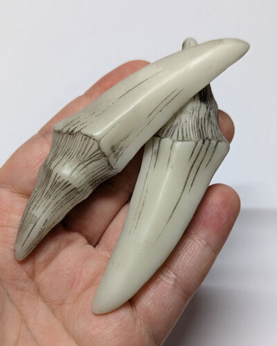 big Dragon Tooth – Replica | Folkenstal | Props and Replicas